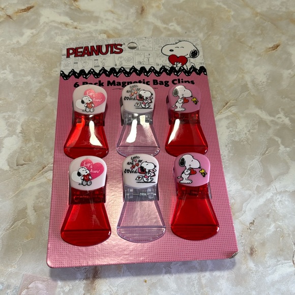 Peanuts | Other | Peanuts 6 Pack Valentines Theme Magnetic Bag Clips ...
